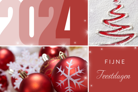 Rode kerstkaart met foto kerstballen en 2024